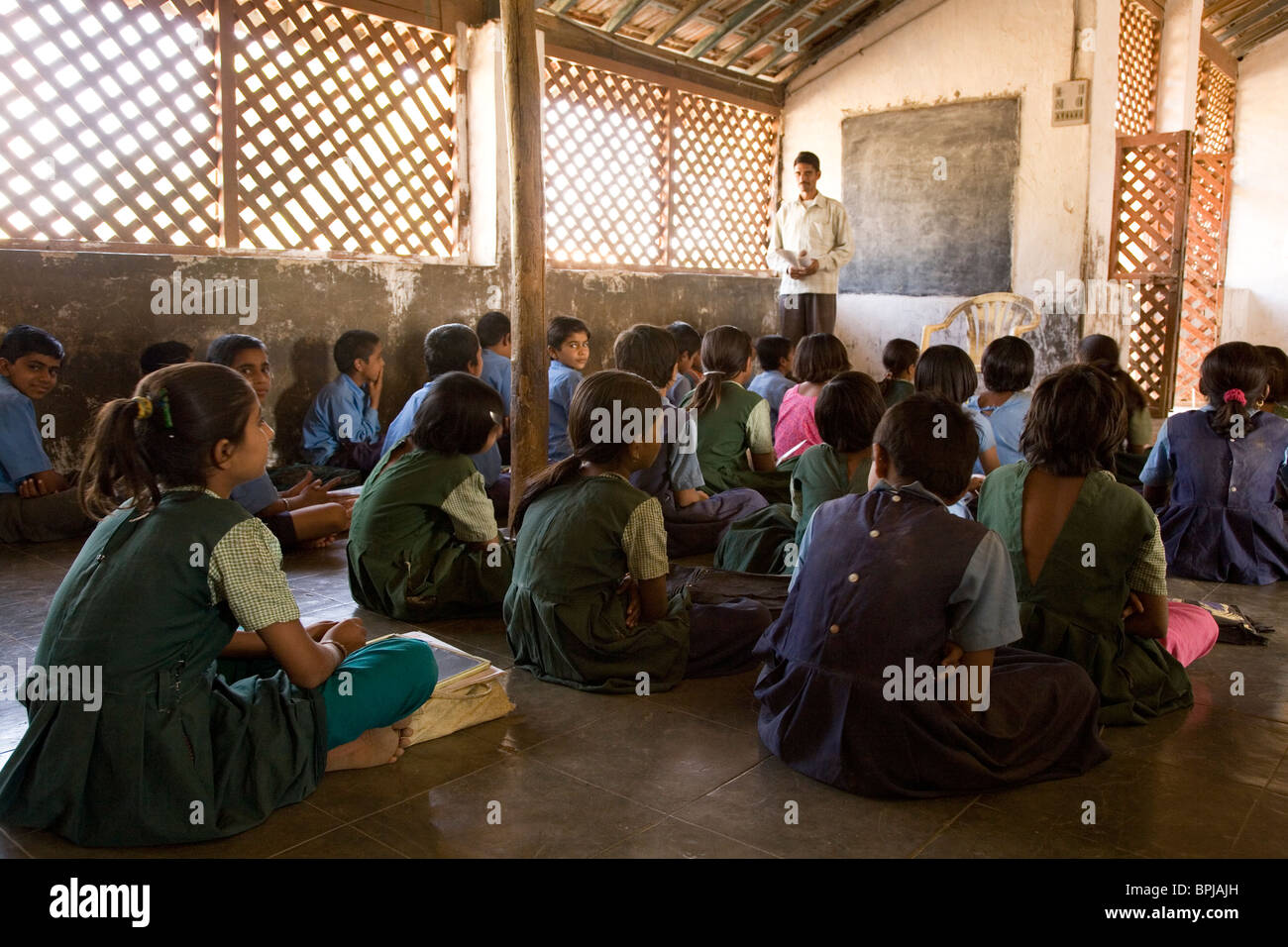 Indian children study in a school in Sasan, Gujarat in India Stock ...