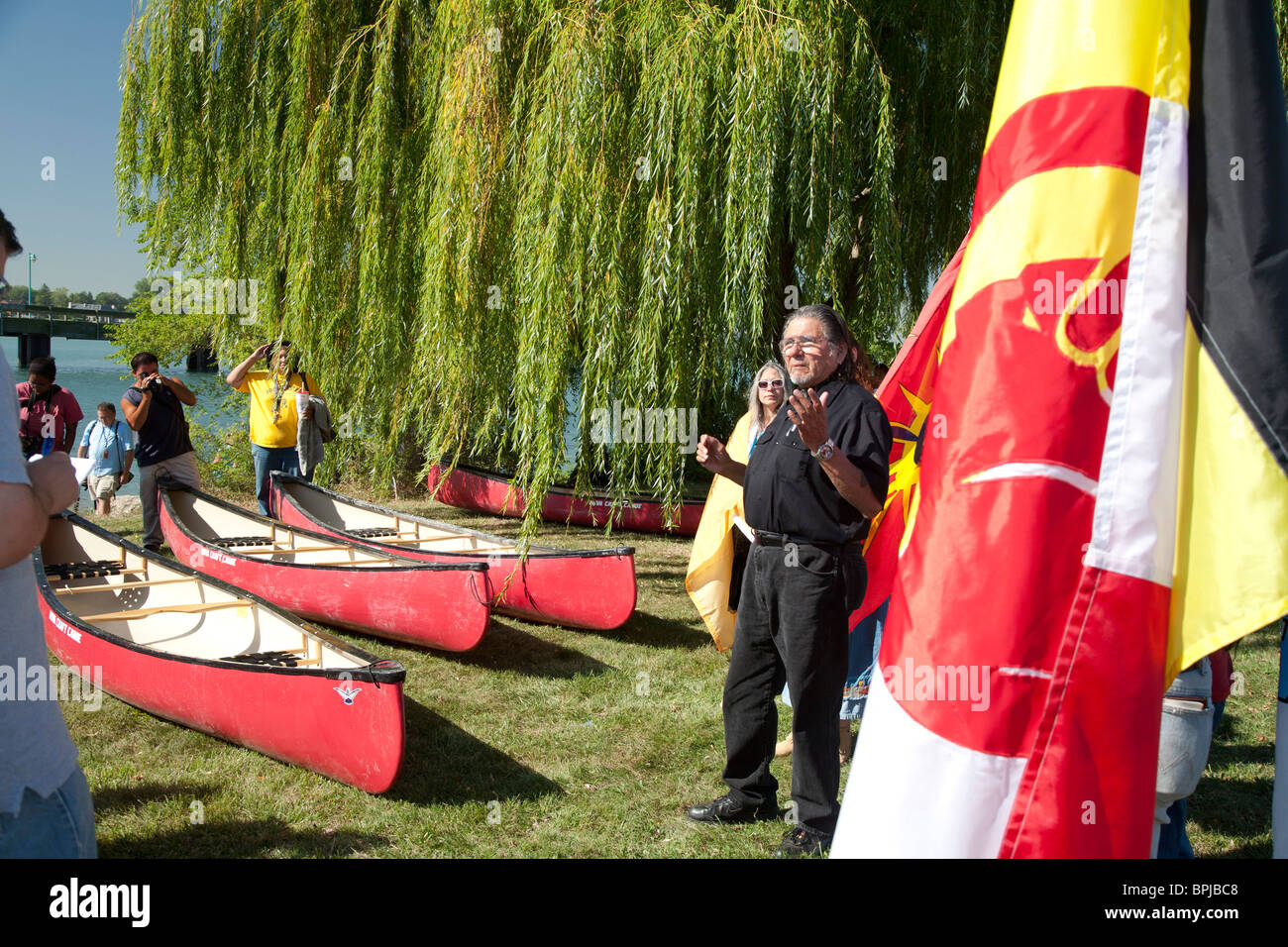 American Indian Movement Leader Dennis Banks Stock Photo - Alamy