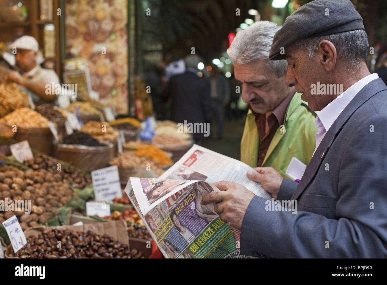 Egyptian newspaper hi-res stock photography and images - Alamy