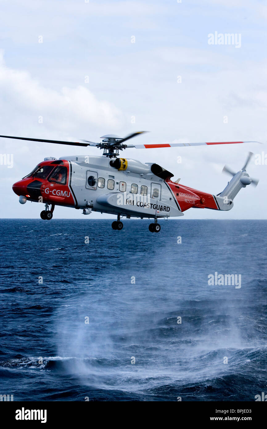 Large coast guard helicopter hi-res stock photography and images - Alamy