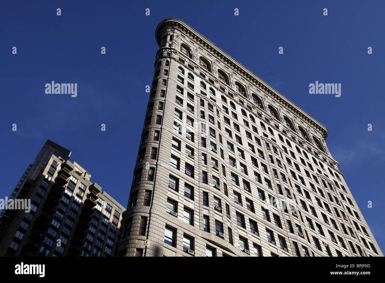 A building in Broadway Street. New York. America Stock Photo - Alamy