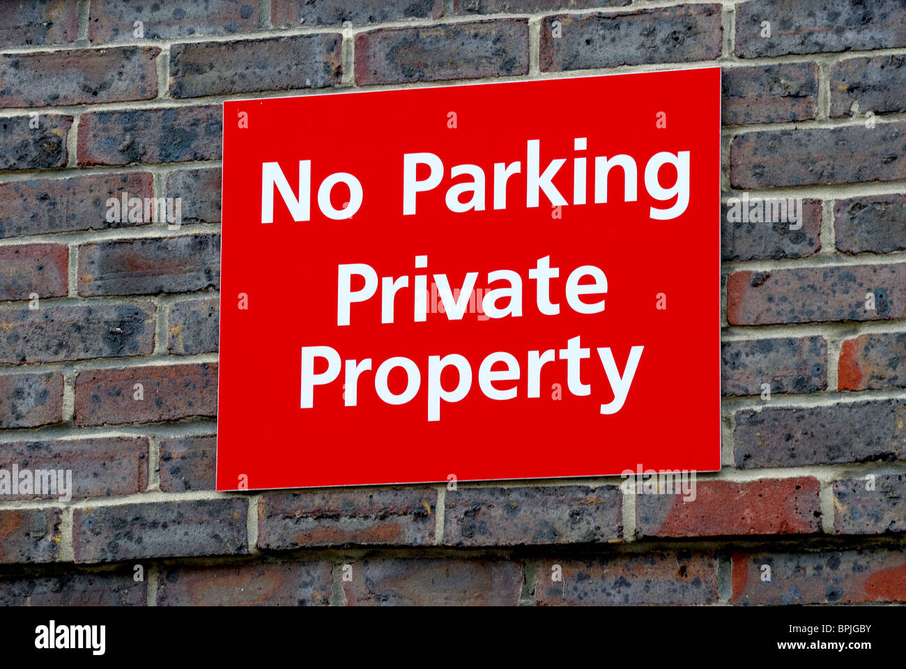 'No parking private property' warning sign Stock Photo - Alamy