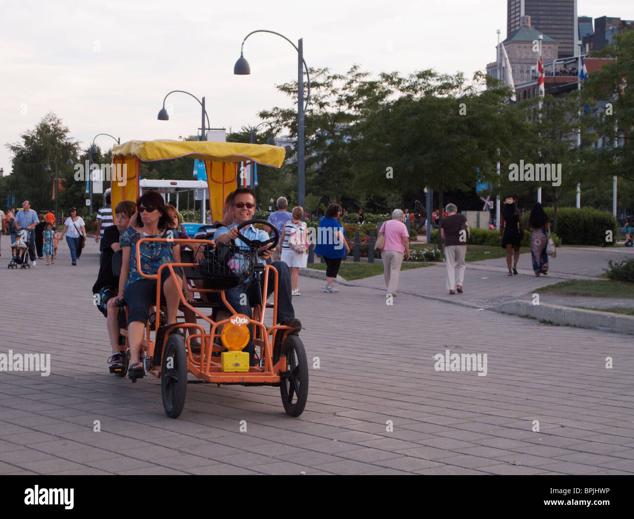 Pedicab family hi-res stock photography and images - Alamy