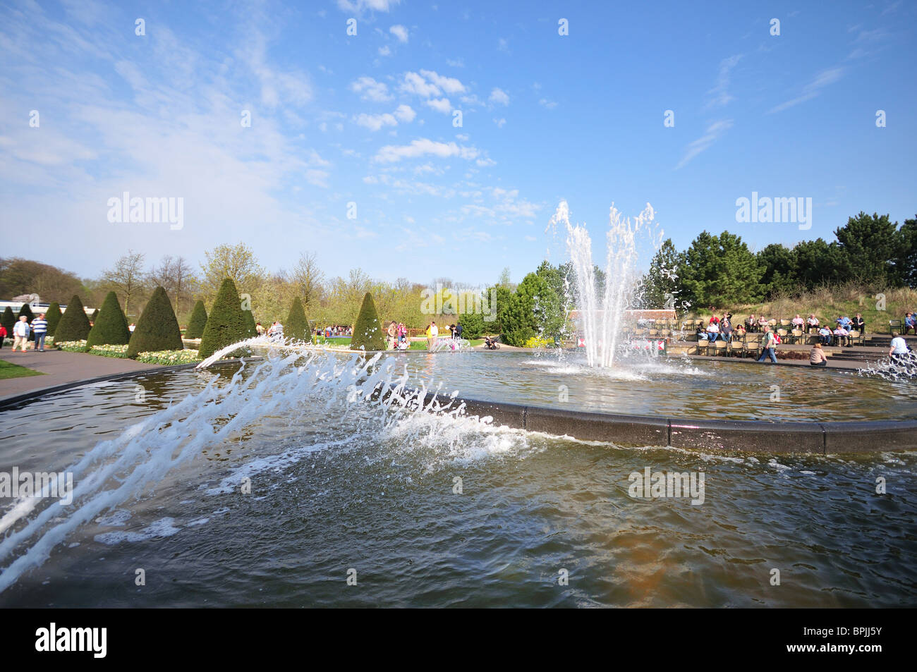 Water feature at Keukenhof Gardens, Amsterdam, Holland Stock Photo - Alamy
