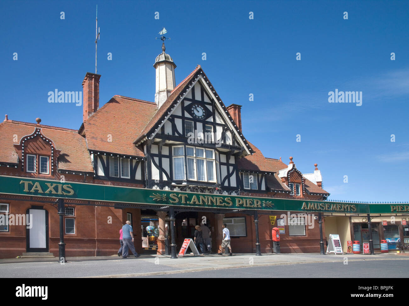 St annes pier lytham st hi-res stock photography and images - Alamy