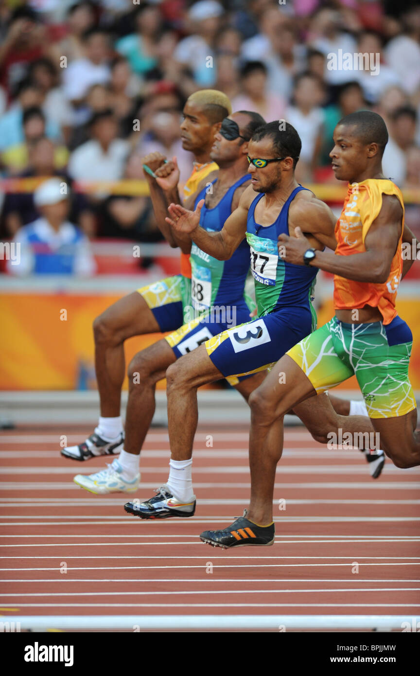 200 meter run hi-res stock photography and images - Alamy