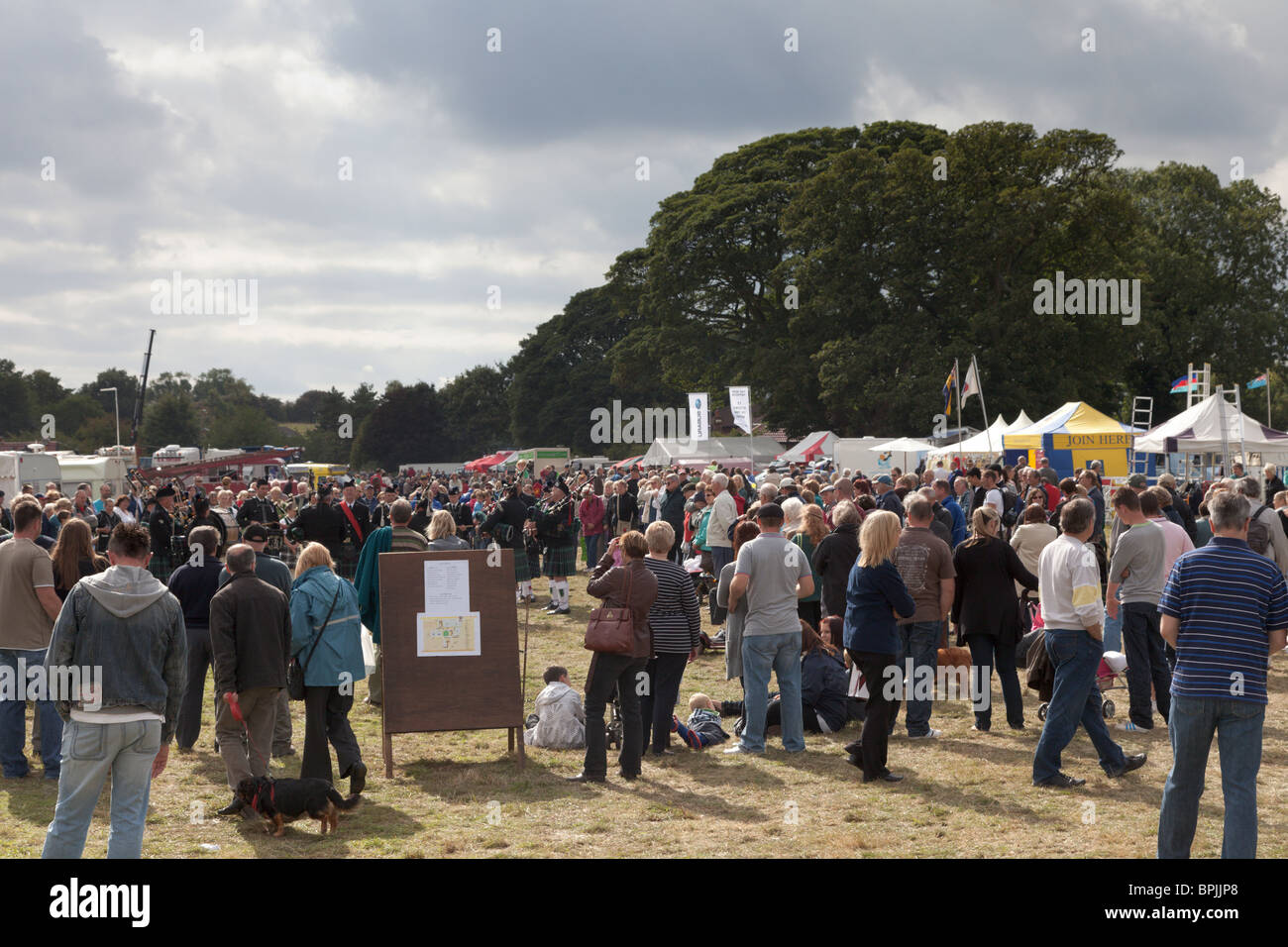 Crowds at country show hi-res stock photography and images - Alamy