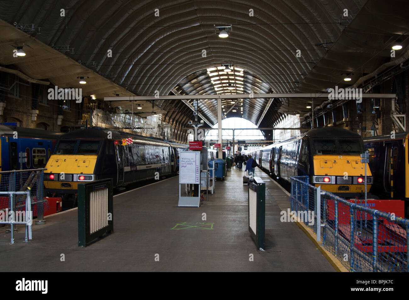 Kings Cross Mainline Station - London Stock Photo - Alamy