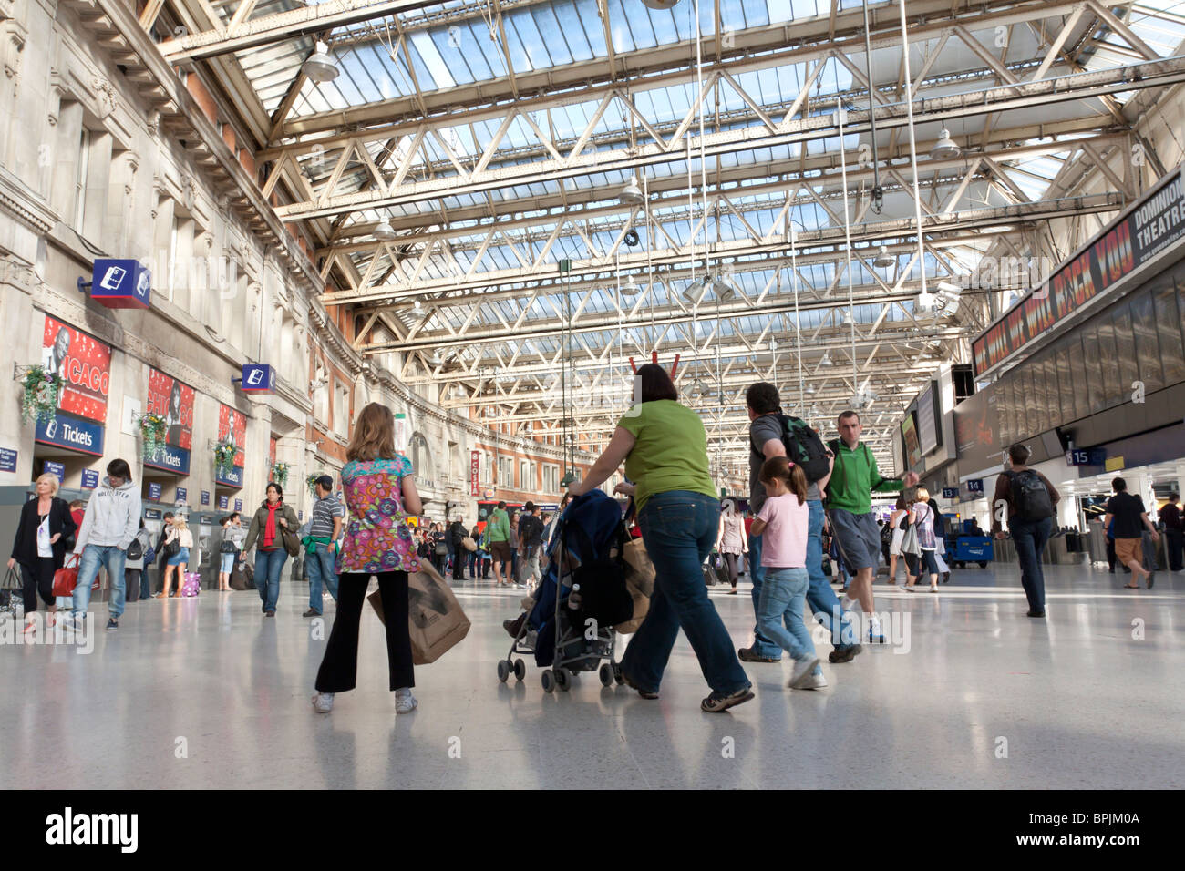 Waterloo Station concourse - London Stock Photo - Alamy