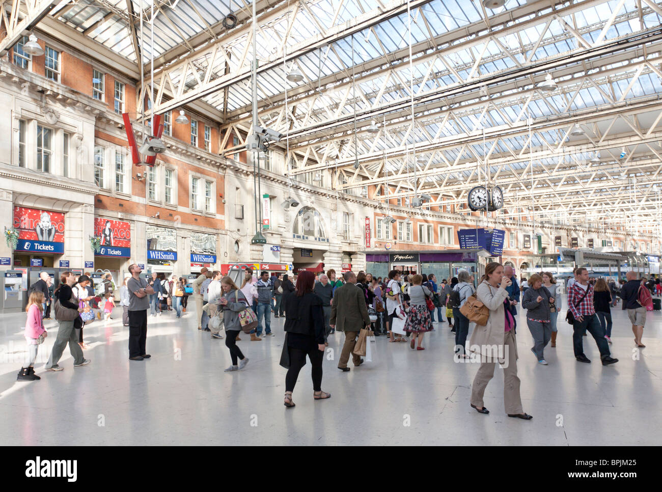 London waterloo station london railway hi-res stock photography and ...