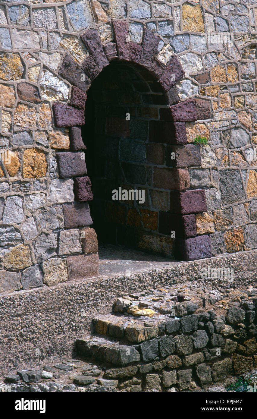 Arched entrance to passageway in Seawall, Alghero, Sardinia, Italy ...