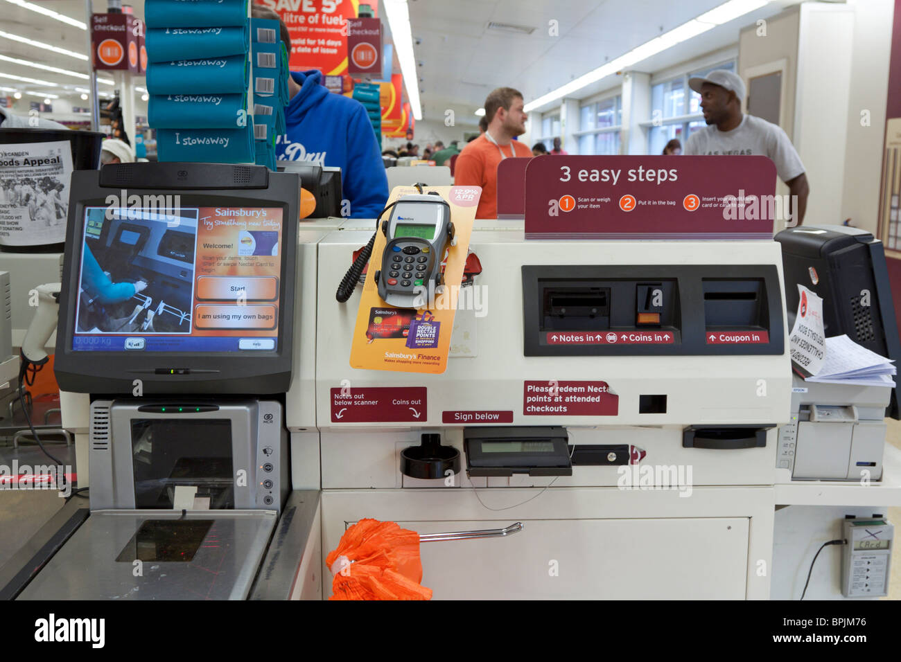 Self checkout hi-res stock photography and images - Alamy