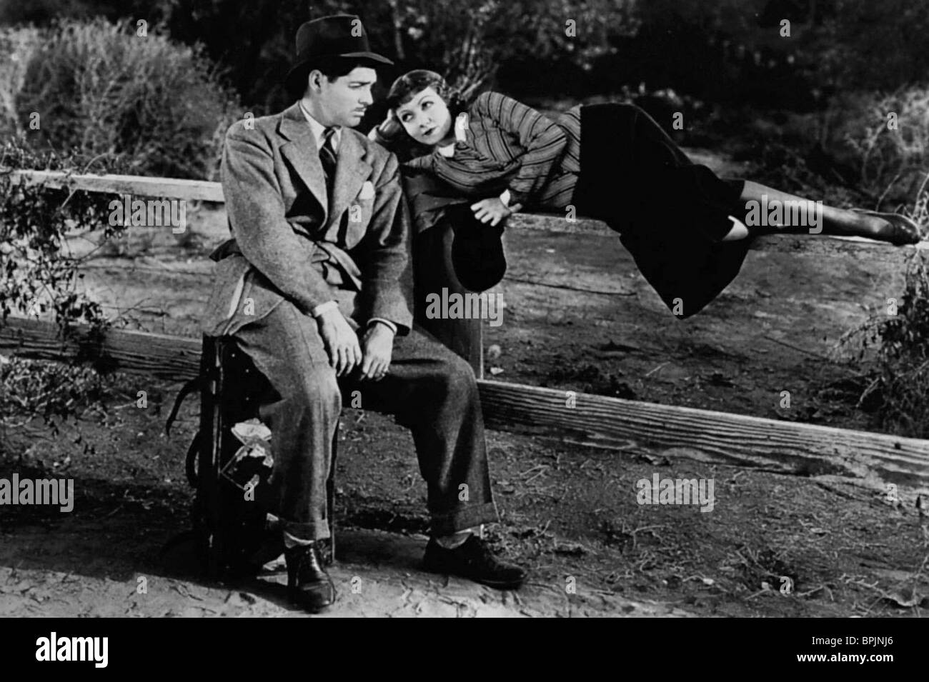CLARK GABLE CLAUDETTE COLBERT IT HAPPENED ONE NIGHT (1934 Stock Photo ...