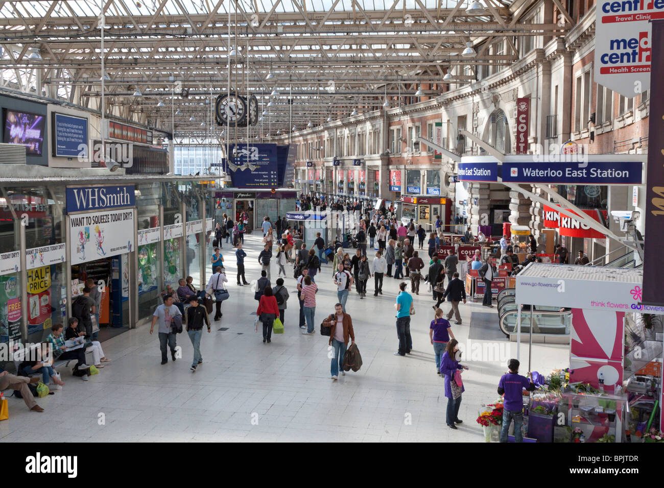 Waterloo station london roof hi-res stock photography and images - Alamy