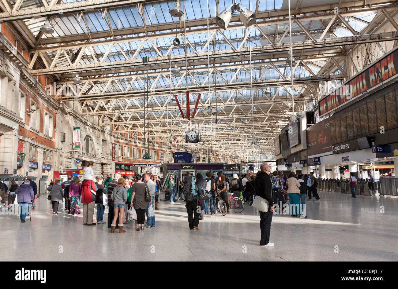 London waterloo station architecture hi-res stock photography and ...