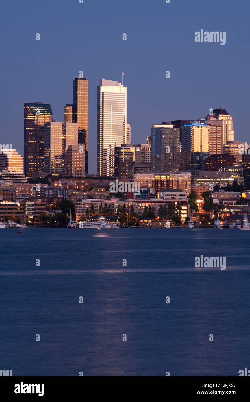 Lake Union at twilight with Seattle skyline with city lights on Lake ...