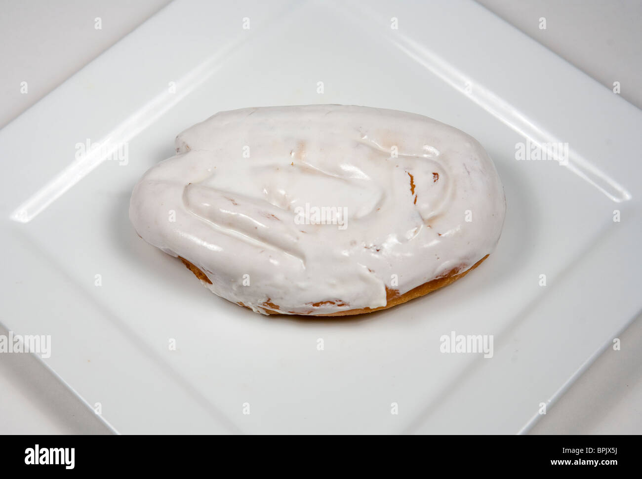 Tastykake iced honey bun Stock Photo - Alamy