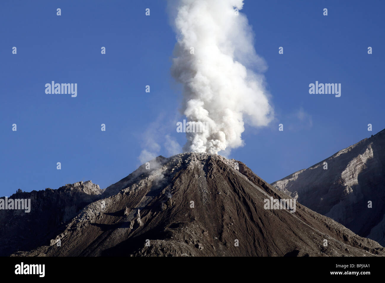 December 12, 2005 - Santiaguito eruption, Guatemala Stock Photo - Alamy
