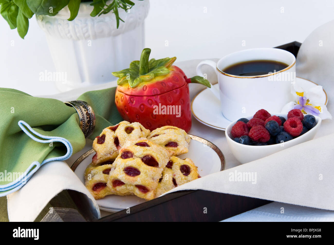 Flower pastry hi-res stock photography and images - Alamy
