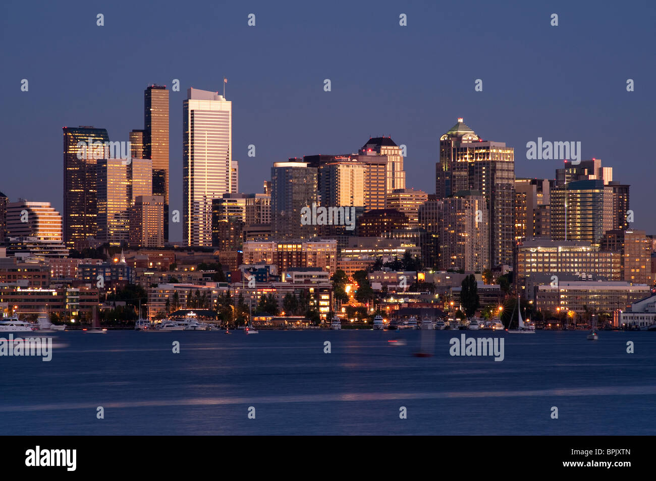 Lake Union at twilight with Seattle skyline with city lights and boats ...