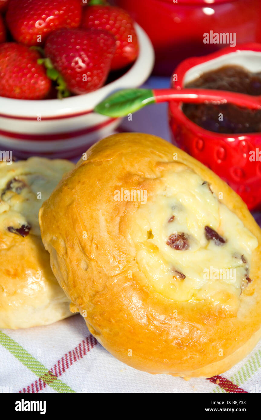 Pastry with raisins and cheese cream Stock Photo - Alamy
