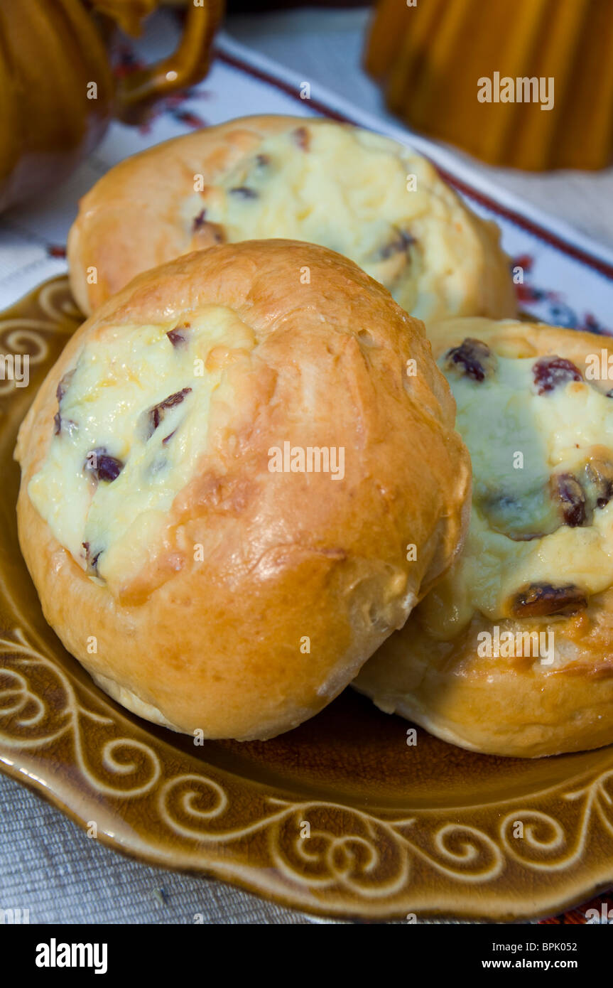 Pastry with raisins and cheese cream Stock Photo - Alamy