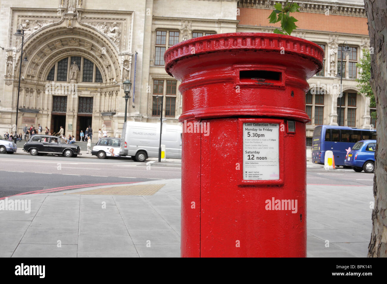 Postbox red street hi-res stock photography and images - Alamy