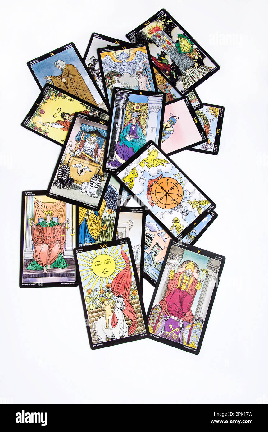 Tarot cards hi-res stock photography and images - Alamy