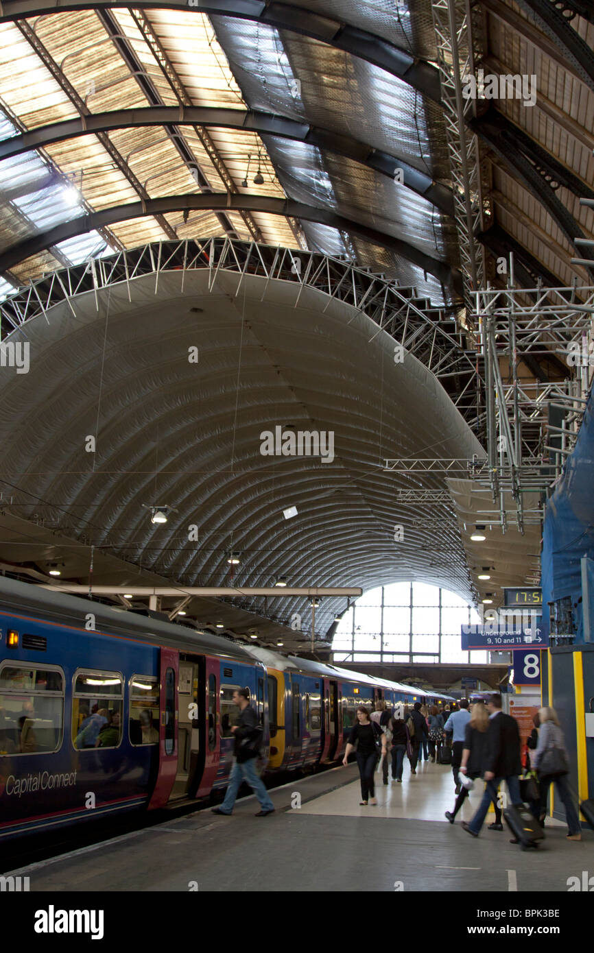 Kings Cross Mainline Station - London Stock Photo - Alamy