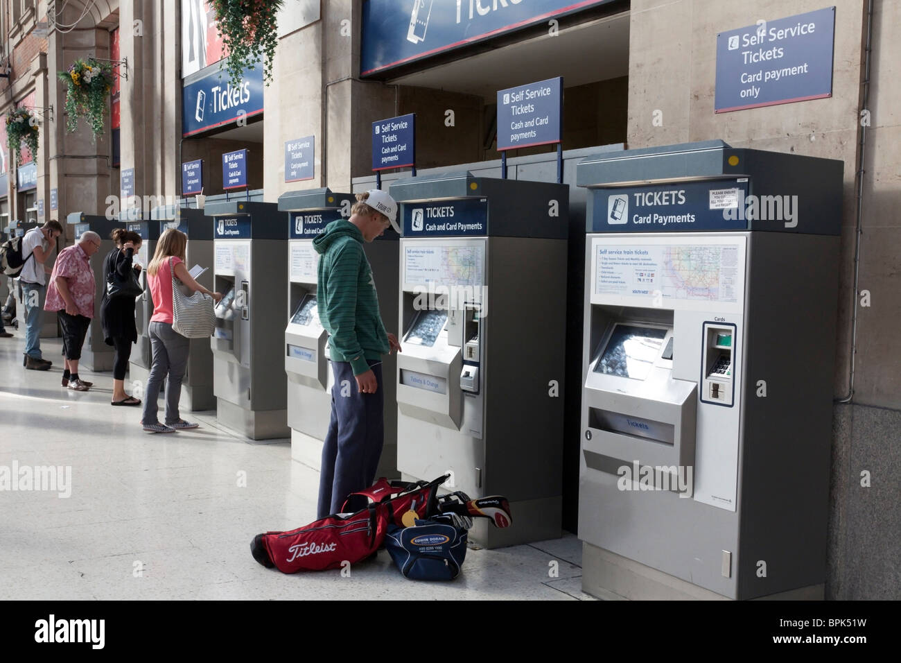 Ticket machines hi-res stock photography and images - Alamy