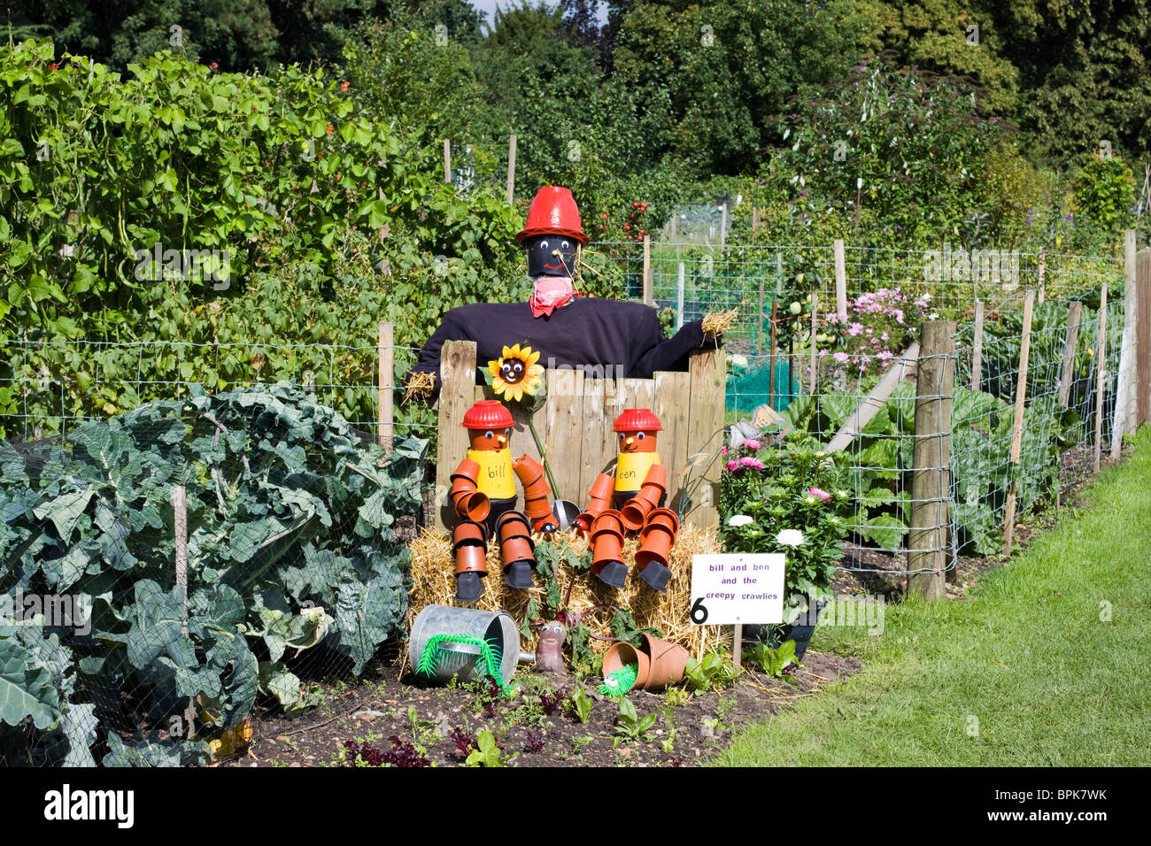 Sunflower scarecrow hi-res stock photography and images - Alamy