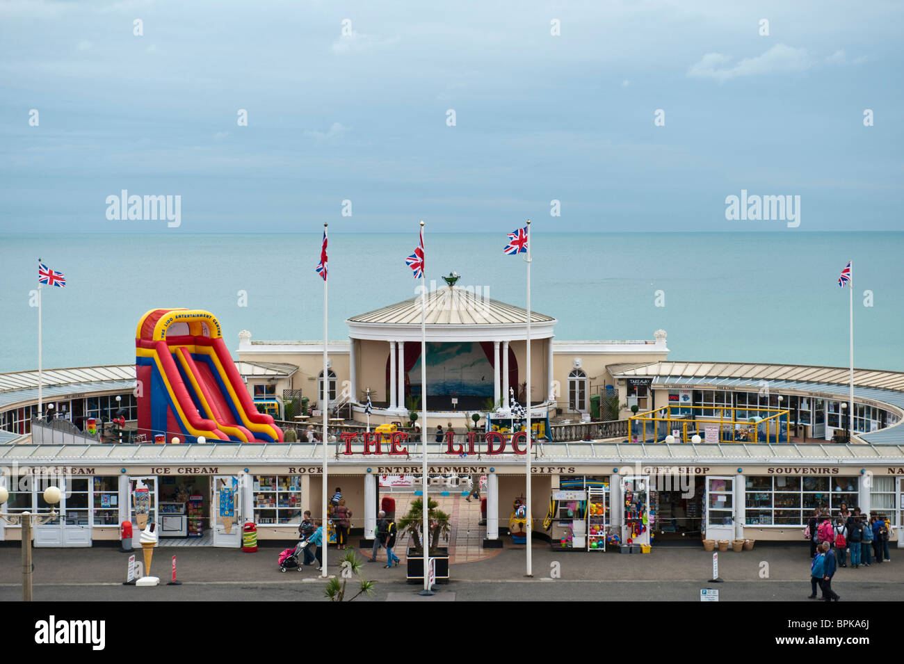 The coast at Worthing, Sussex. Guy Bell, guy@gbphotos.com, 07771786236 ...