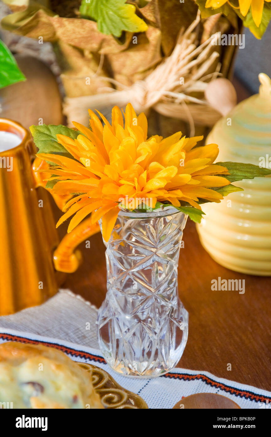 Crystal flower vase hi-res stock photography and images - Alamy