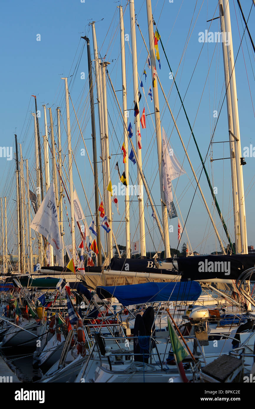 Race regatta rig sail sailboat sloop view mast yacht hi-res stock ...