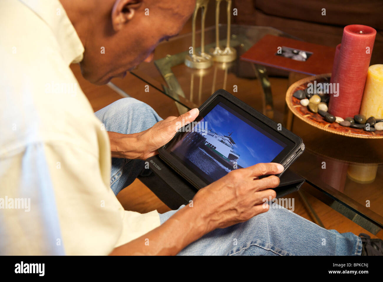 African-American man using Apple iPad Stock Photo - Alamy
