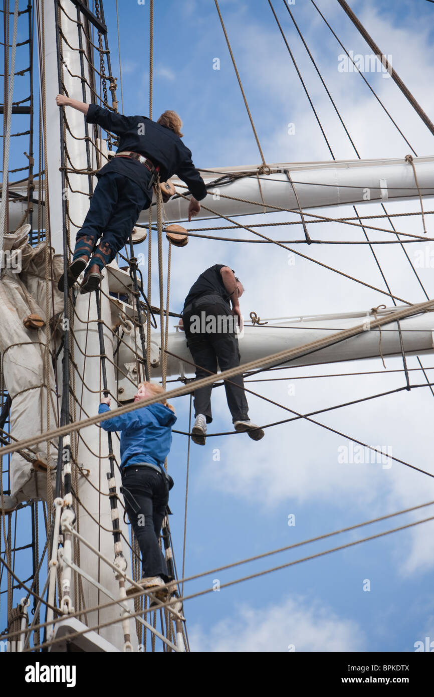 Sailors and participants working the Rigging and Sails at The 2010 Tall ...