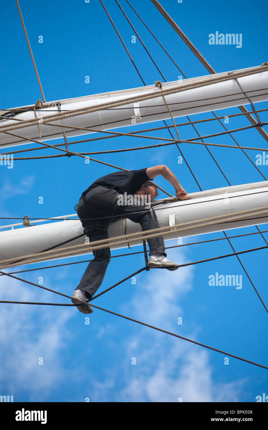 Sailors and participants working the Rigging and Sails at The 2010 Tall ...