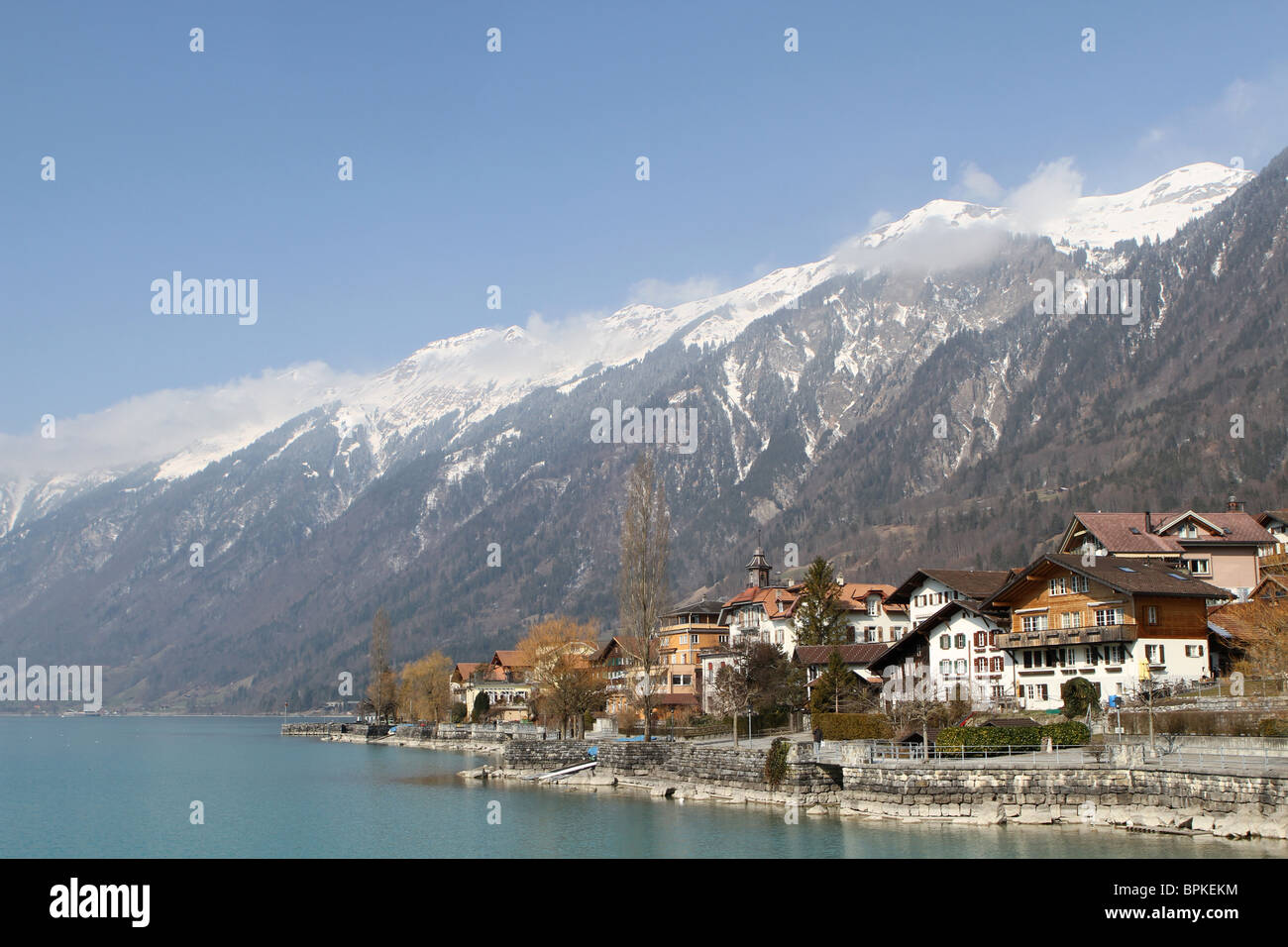 Alpine setting of the lakeside town of Brienz, Berne Canton ...