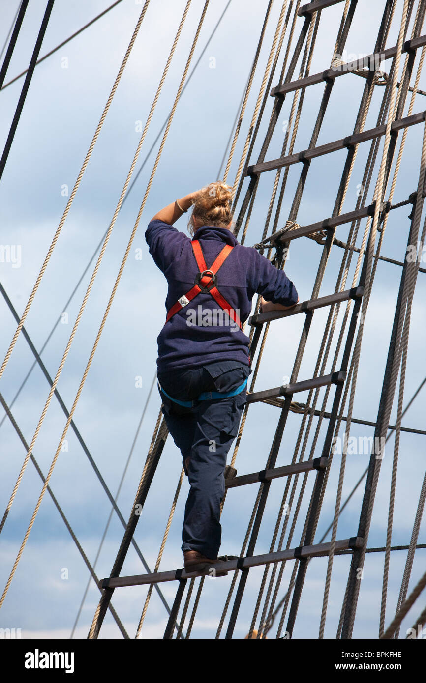 Sailors and participants working the Rigging and Sails at The 2010 Tall ...