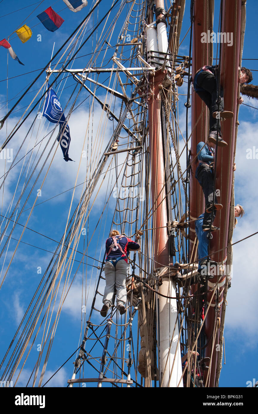 Sailors and participants working the Rigging and Sails at The 2010 Tall ...