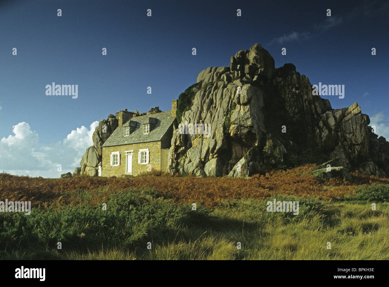 Houses between rocks hi-res stock photography and images - Alamy