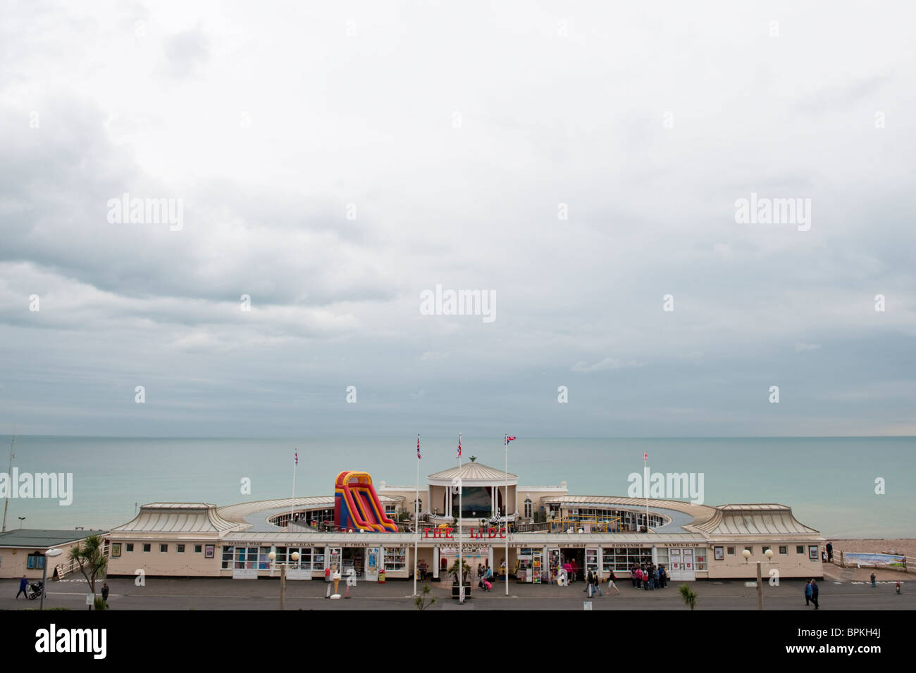 The coast at Worthing, Sussex. Guy Bell, guy@gbphotos.com, 07771786236 ...