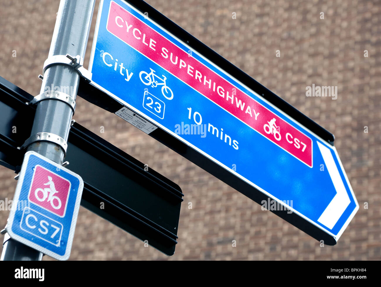 Cycling london sign britain hi-res stock photography and images - Alamy