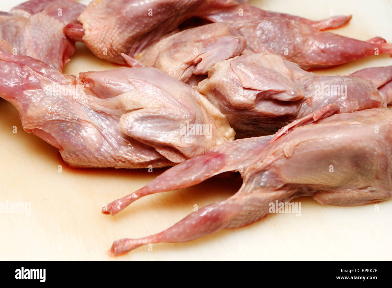 Raw Quail ready to prepare Stock Photo - Alamy