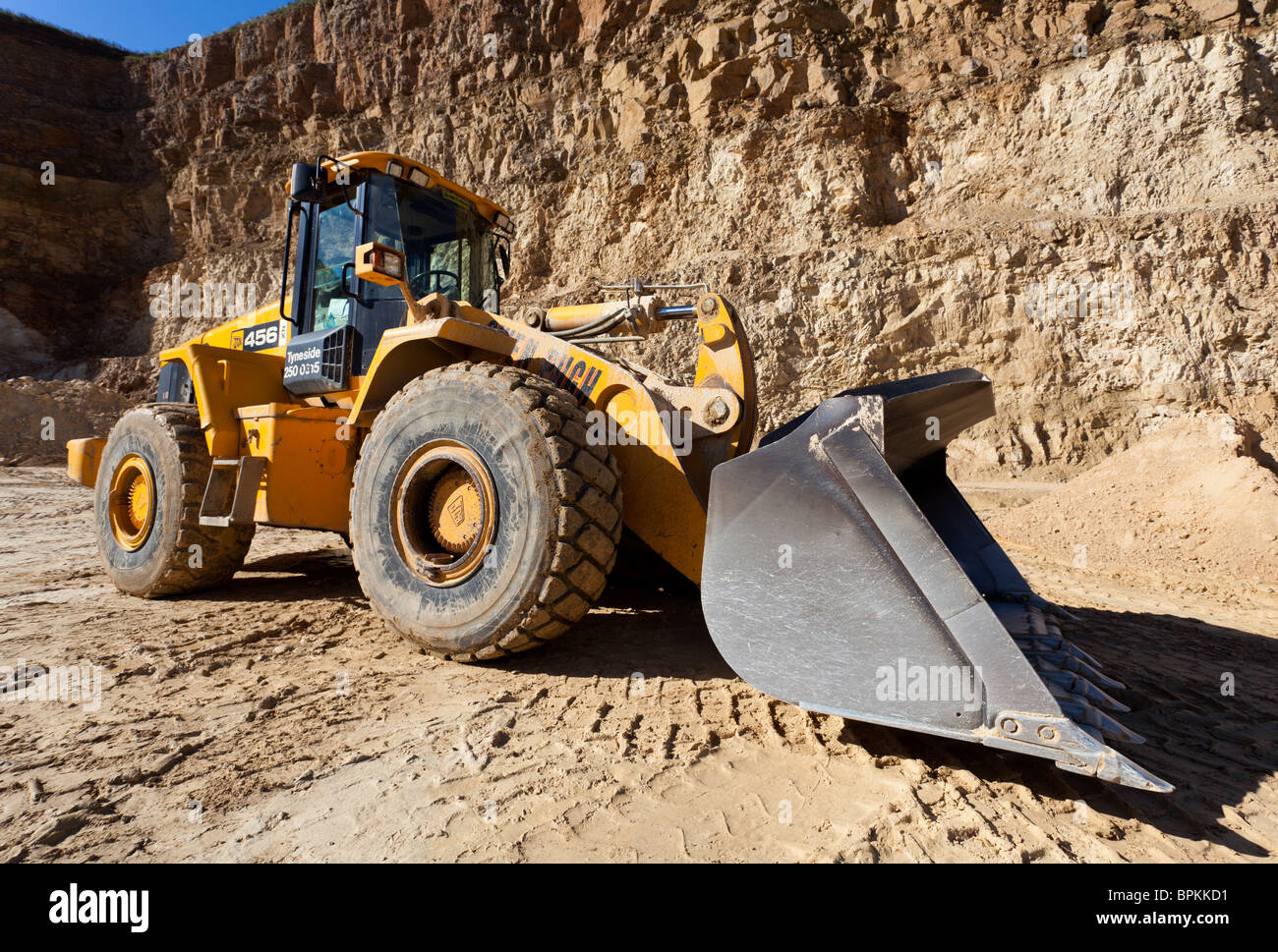 Earthmoving plant hi-res stock photography and images - Alamy