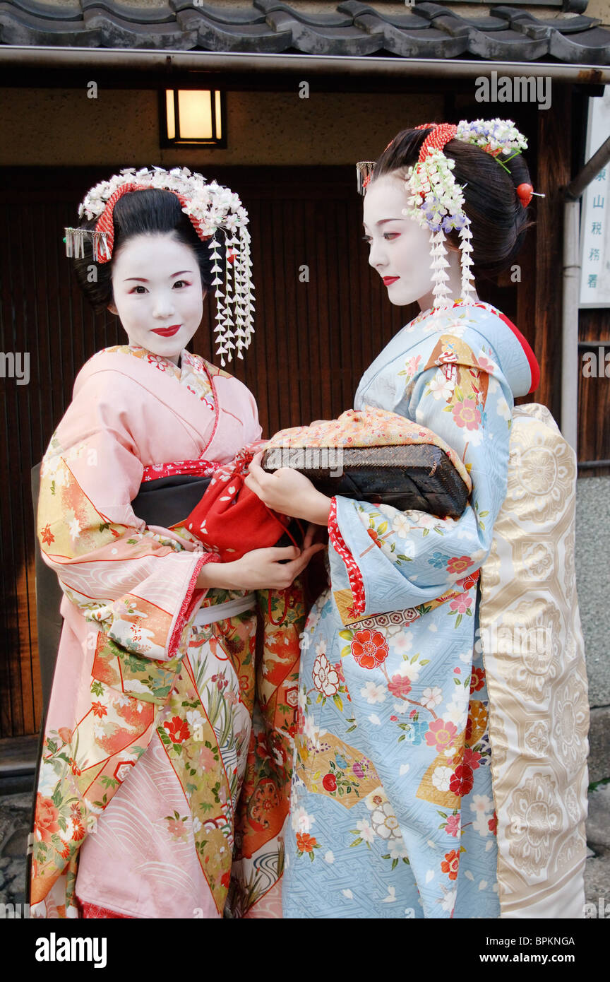 Geisha, Gion District, Kyoto, Japan Stock Photo - Alamy