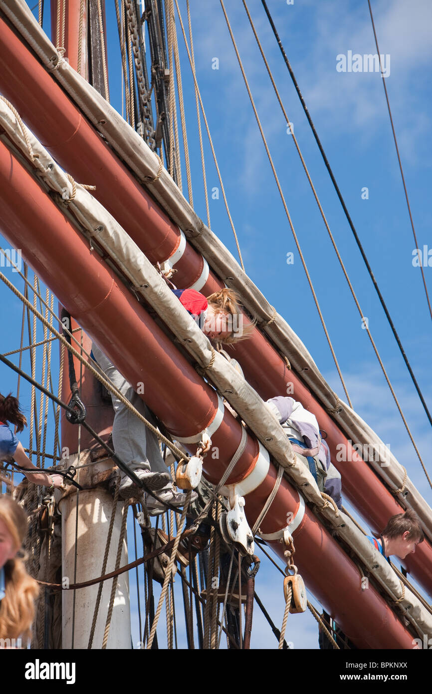 Sailors and participants working the Rigging and Sails at The 2010 Tall ...