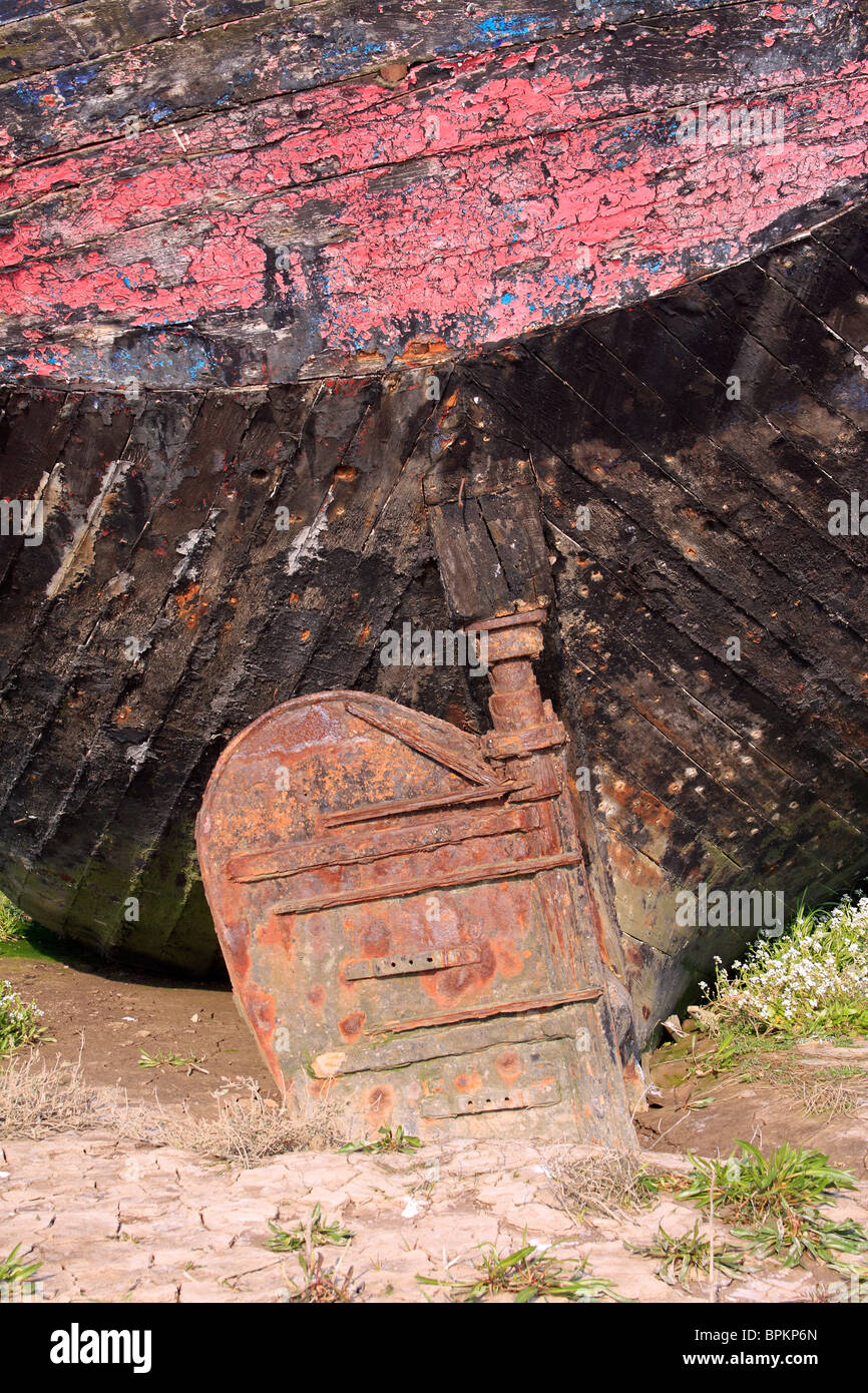 White rotten boat hi-res stock photography and images - Alamy