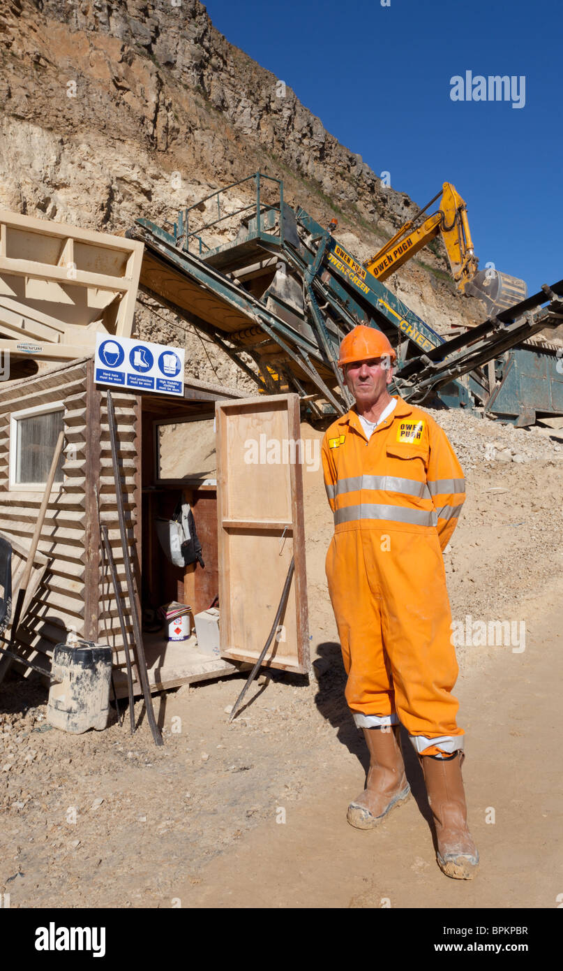 Quary construction worker Stock Photo - Alamy