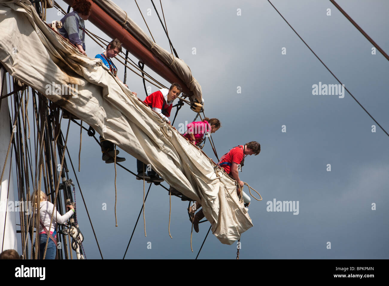 Sailors and participants working the Rigging and Sails at The 2010 Tall ...